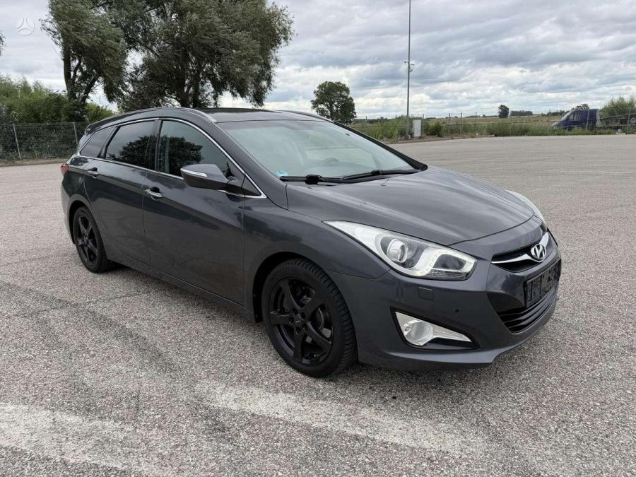Pelēks Hyundai i40 2013 Marijampole, ar dzinēja tilpumu 1.70 L un nobraukumu 257 tūkst. km par 4950 €, foto 4 vietnē AUTOMOTO.COM.LV