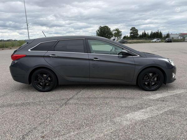Pelēks Hyundai i40 2013 Marijampole, ar dzinēja tilpumu 1.70 L un nobraukumu 257 tūkst. km par 4950 €, foto 4 vietnē AUTOMOTO.COM.LV