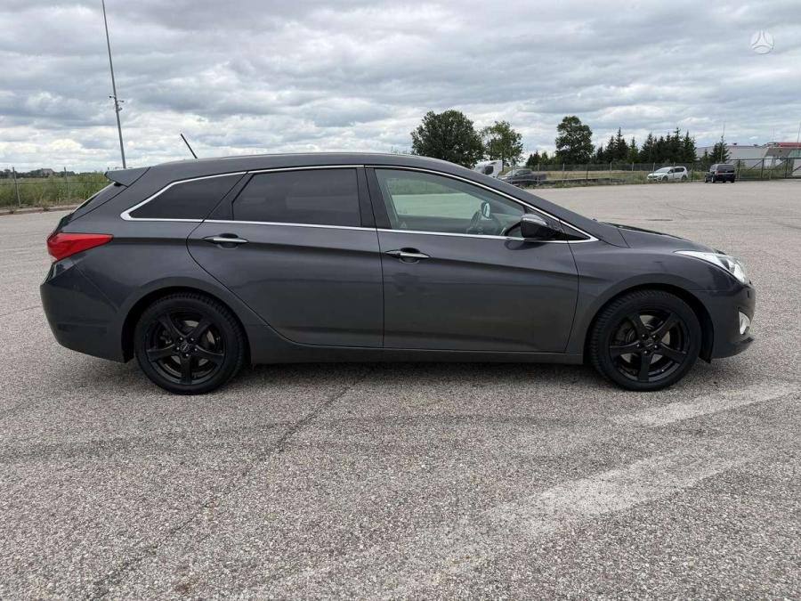 Pelēks Hyundai i40 2013 Marijampole, ar dzinēja tilpumu 1.70 L un nobraukumu 257 tūkst. km par 4950 €, foto 5 vietnē AUTOMOTO.COM.LV
