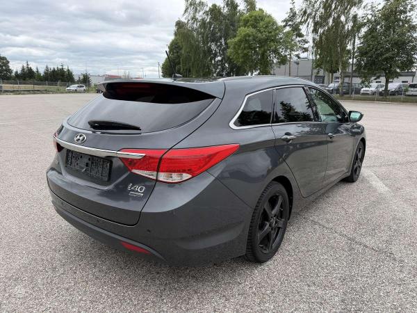 Pelēks Hyundai i40 2013 Marijampole, ar dzinēja tilpumu 1.70 L un nobraukumu 257 tūkst. km par 4950 €, foto 5 vietnē AUTOMOTO.COM.LV