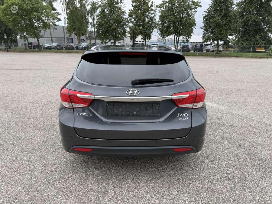 Pelēks Hyundai i40 2013 Marijampole, ar dzinēja tilpumu 1.70 L un nobraukumu 257 tūkst. km par 4950 €, foto 7 vietnē AUTOMOTO.COM.LV