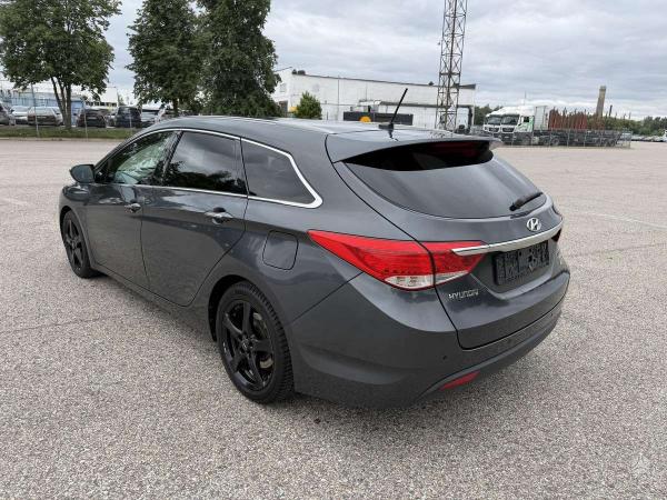 Pelēks Hyundai i40 2013 Marijampole, ar dzinēja tilpumu 1.70 L un nobraukumu 257 tūkst. km par 4950 €, foto 7 vietnē AUTOMOTO.COM.LV