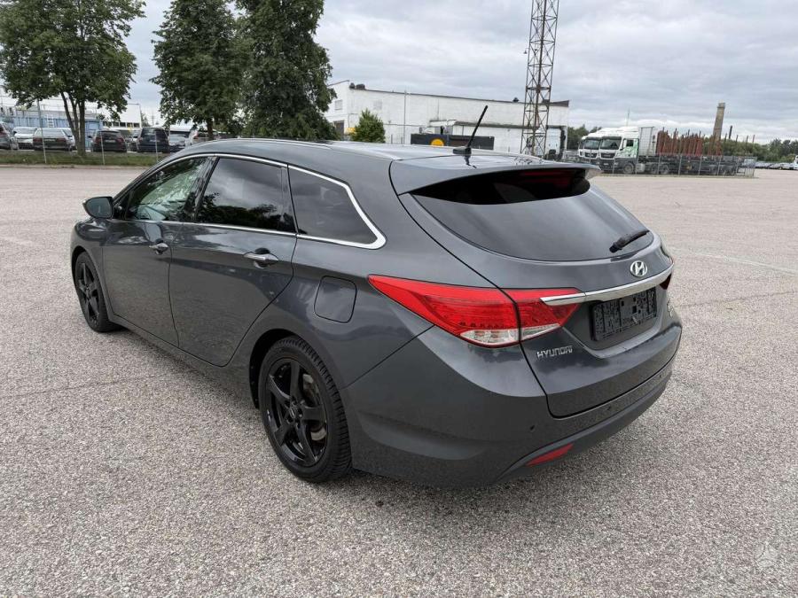 Pelēks Hyundai i40 2013 Marijampole, ar dzinēja tilpumu 1.70 L un nobraukumu 257 tūkst. km par 4950 €, foto 8 vietnē AUTOMOTO.COM.LV