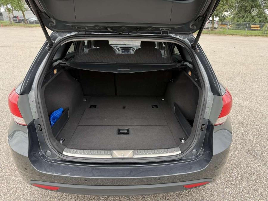 Pelēks Hyundai i40 2013 Marijampole, ar dzinēja tilpumu 1.70 L un nobraukumu 257 tūkst. km par 4950 €, foto 17 vietnē AUTOMOTO.COM.LV