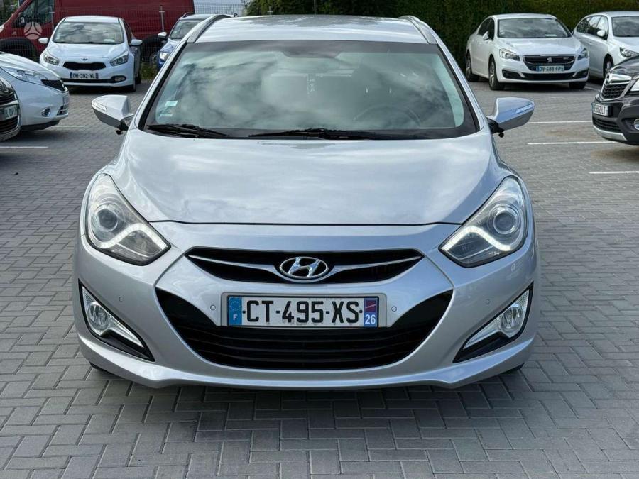 Grey Hyundai i40 2013 in Taurage, with an engine capacity of 1.69 L and mileage of 300 thousand km for 3900 €, photo 1 on AUTOMOTO.COM.LV