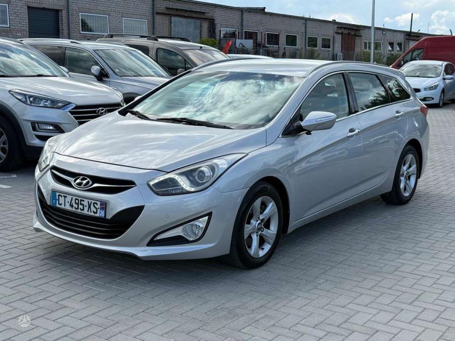 Grey Hyundai i40 2013 in Taurage, with an engine capacity of 1.69 L and mileage of 300 thousand km for 3900 €, photo 3 on AUTOMOTO.COM.LV