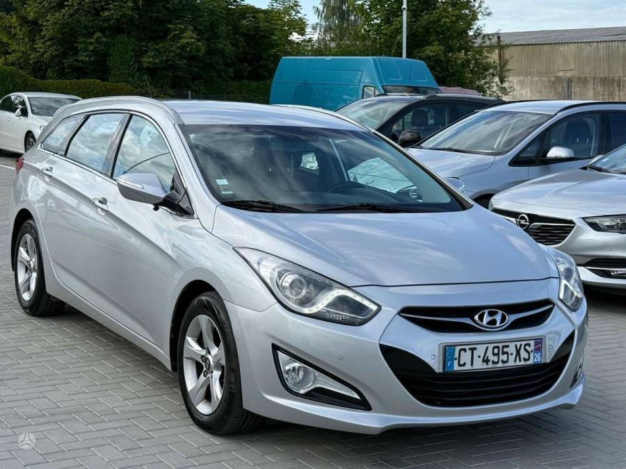 Grey Hyundai i40 2013 in Taurage, with an engine capacity of 1.69 L and mileage of 300 thousand km for 3900 €, photo 4 on AUTOMOTO.COM.LV