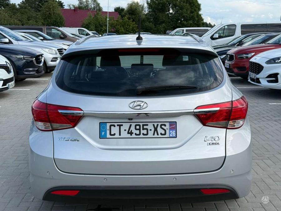 Grey Hyundai i40 2013 in Taurage, with an engine capacity of 1.69 L and mileage of 300 thousand km for 3900 €, photo 5 on AUTOMOTO.COM.LV