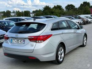 Grey Hyundai i40 2013 in Taurage, with an engine capacity of 1.69 L and mileage of 300 thousand km for 3900 €, photo 6 on AUTOMOTO.COM.LV
