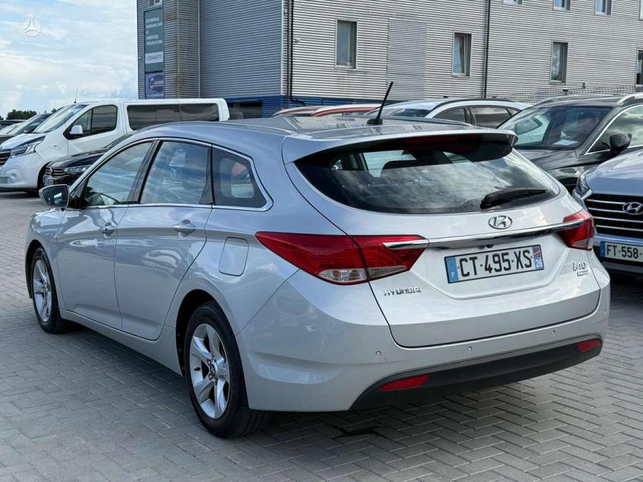 Grey Hyundai i40 2013 in Taurage, with an engine capacity of 1.69 L and mileage of 300 thousand km for 3900 €, photo 7 on AUTOMOTO.COM.LV