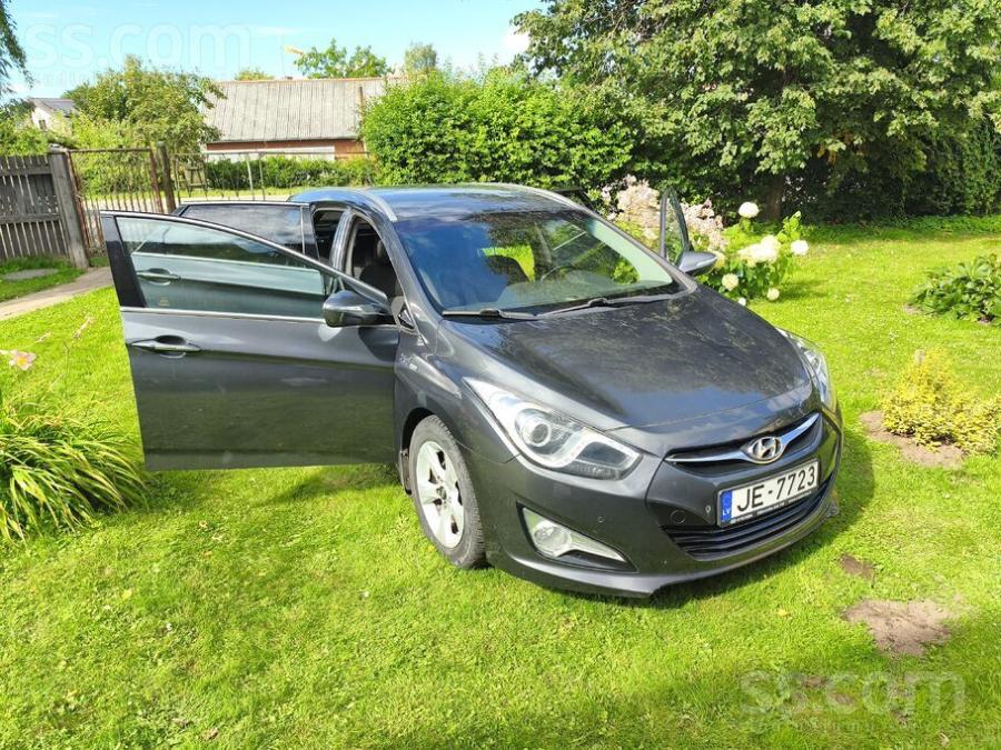 Pelēks Hyundai i40 2013 Rīga, ar dzinēja tilpumu 1.70 L un nobraukumu 253 tūkst. km par 3200 €, foto 1 vietnē AUTOMOTO.COM.LV