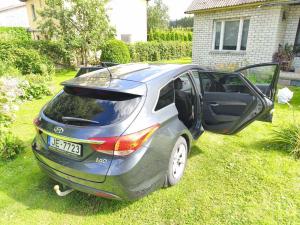 Pelēks Hyundai i40 2013 Rīga, ar dzinēja tilpumu 1.70 L un nobraukumu 253 tūkst. km par 3200 €, foto 3 vietnē AUTOMOTO.COM.LV
