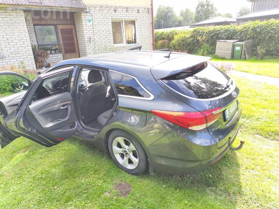 Pelēks Hyundai i40 2013 Rīga, ar dzinēja tilpumu 1.70 L un nobraukumu 253 tūkst. km par 3200 €, foto 4 vietnē AUTOMOTO.COM.LV