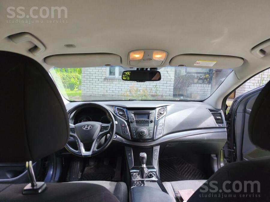 Pelēks Hyundai i40 2013 Rīga, ar dzinēja tilpumu 1.70 L un nobraukumu 253 tūkst. km par 3200 €, foto 5 vietnē AUTOMOTO.COM.LV