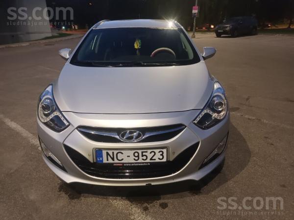 Grey Hyundai i40 2013 in Riga, with an engine capacity of 1.70 L and mileage of 290 thousand km for 4500 €, photo 2 on AUTOMOTO.COM.LV