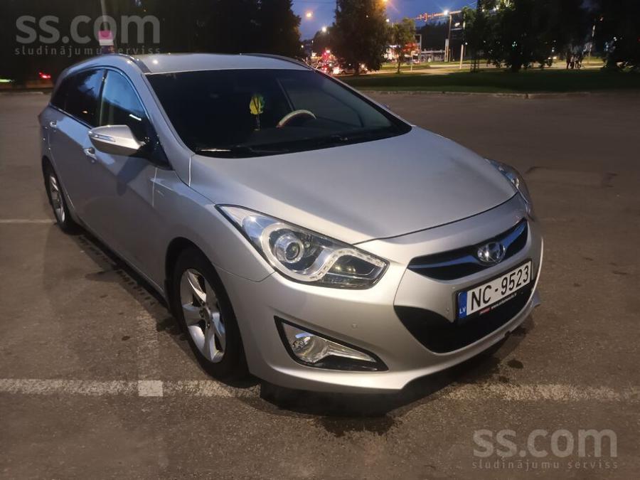 Grey Hyundai i40 2013 in Riga, with an engine capacity of 1.70 L and mileage of 290 thousand km for 4500 €, photo 4 on AUTOMOTO.COM.LV