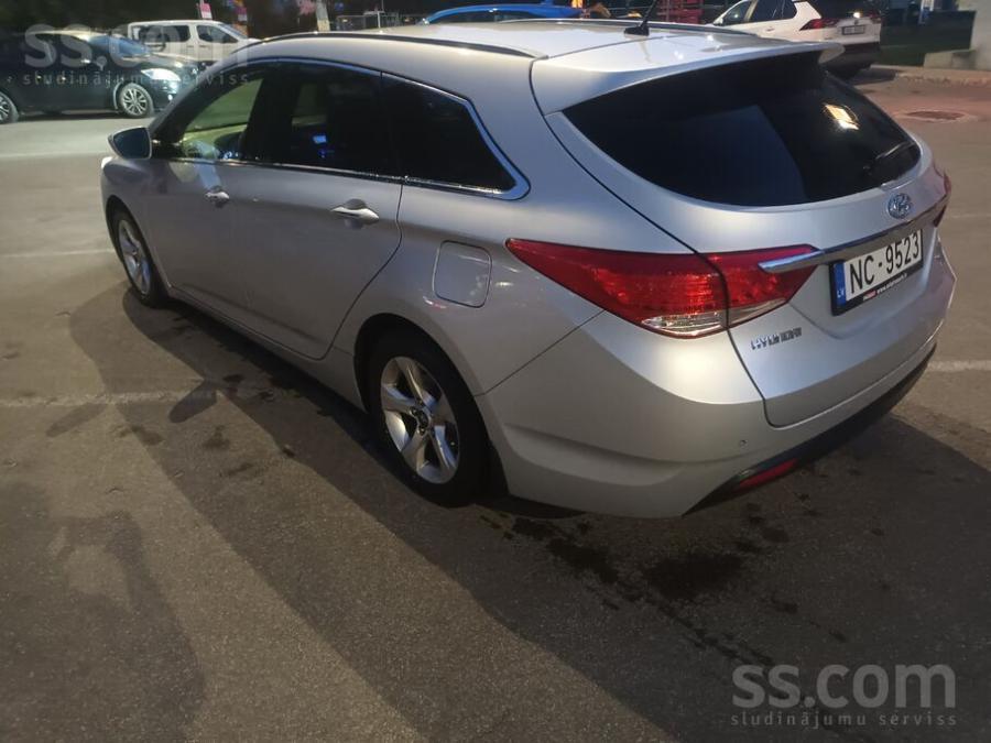 Grey Hyundai i40 2013 in Riga, with an engine capacity of 1.70 L and mileage of 290 thousand km for 4500 €, photo 8 on AUTOMOTO.COM.LV