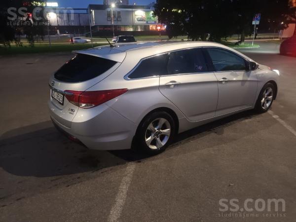 Grey Hyundai i40 2013 in Riga, with an engine capacity of 1.70 L and mileage of 290 thousand km for 4500 €, photo 8 on AUTOMOTO.COM.LV