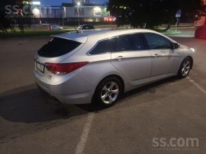 Grey Hyundai i40 2013 in Riga, with an engine capacity of 1.70 L and mileage of 290 thousand km for 4500 €, photo 9 on AUTOMOTO.COM.LV