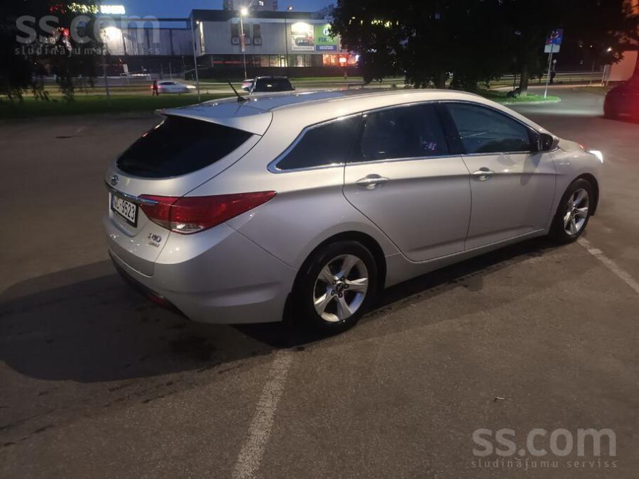 Grey Hyundai i40 2013 in Riga, with an engine capacity of 1.70 L and mileage of 290 thousand km for 4500 €, photo 9 on AUTOMOTO.COM.LV