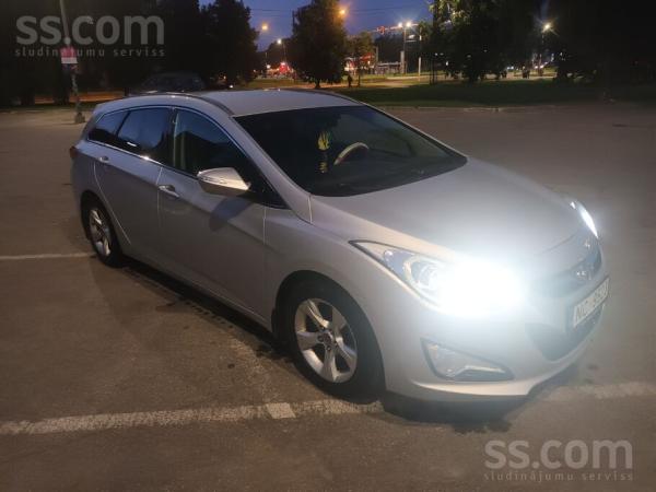 Grey Hyundai i40 2013 in Riga, with an engine capacity of 1.70 L and mileage of 290 thousand km for 4500 €, photo 9 on AUTOMOTO.COM.LV