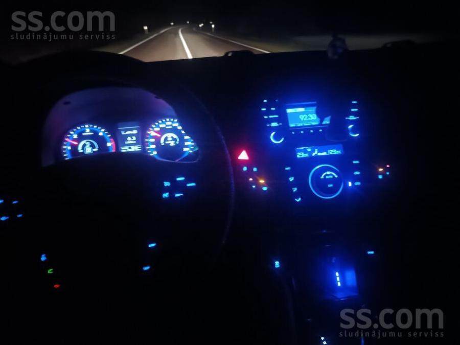 Grey Hyundai i40 2013 in Riga, with an engine capacity of 1.70 L and mileage of 290 thousand km for 4500 €, photo 11 on AUTOMOTO.COM.LV