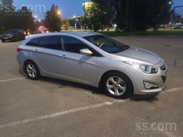 Pelēks Hyundai i40 2013 Rīga, ar dzinēja tilpumu 1.70 L un nobraukumu 290 tūkst. km par 4500 €, foto 5 vietnē AUTOMOTO.COM.LV
