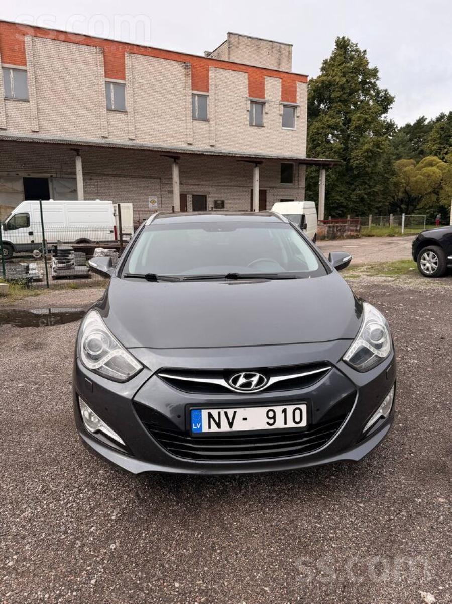 Grey Hyundai i40 2013 in Ventspils, with an engine capacity of 1.70 L and mileage of 144 thousand km for 7950 €, photo 1 on AUTOMOTO.COM.LV