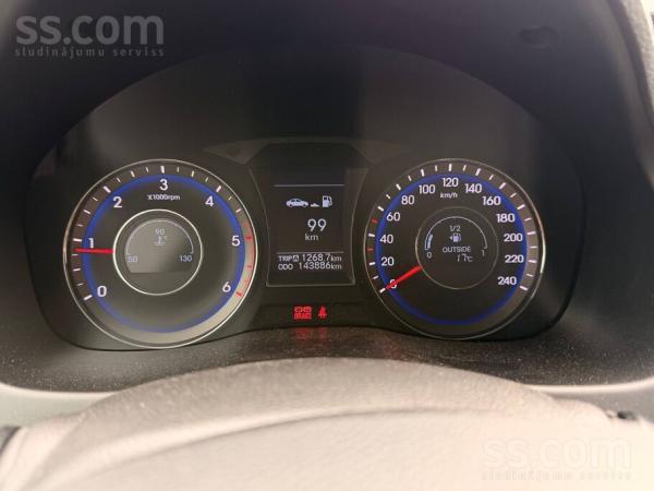 Hyundai i40 2013 in Ventspils on AUTOMOTO.COM.LV Grey Hyundai i40 2013 in Ventspils, with an engine capacity of 1.70 L and mileage of 144 thousand km for 7950 €, photo 3 on AUTOMOTO.COM.LV