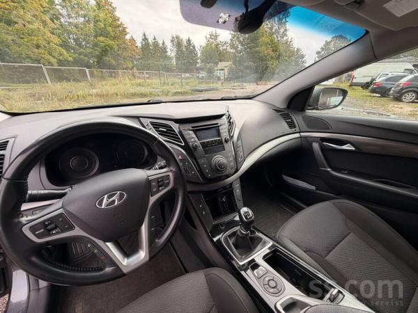 Hyundai i40 2013 in Ventspils on AUTOMOTO.COM.LV Grey Hyundai i40 2013 in Ventspils, with an engine capacity of 1.70 L and mileage of 144 thousand km for 7950 €, photo 5 on AUTOMOTO.COM.LV