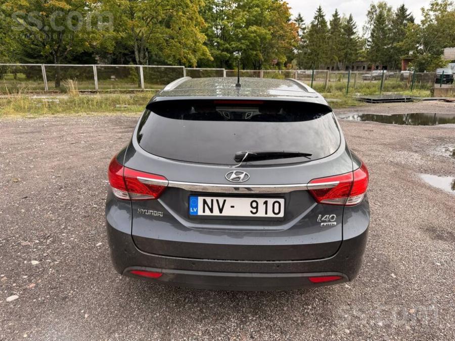Grey Hyundai i40 2013 in Ventspils, with an engine capacity of 1.70 L and mileage of 144 thousand km for 7950 €, photo 7 on AUTOMOTO.COM.LV