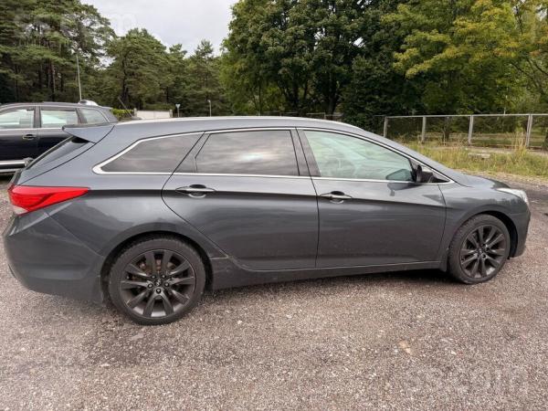 Hyundai i40 2013 in Ventspils on AUTOMOTO.COM.LV Grey Hyundai i40 2013 in Ventspils, with an engine capacity of 1.70 L and mileage of 144 thousand km for 7950 €, photo 11 on AUTOMOTO.COM.LV