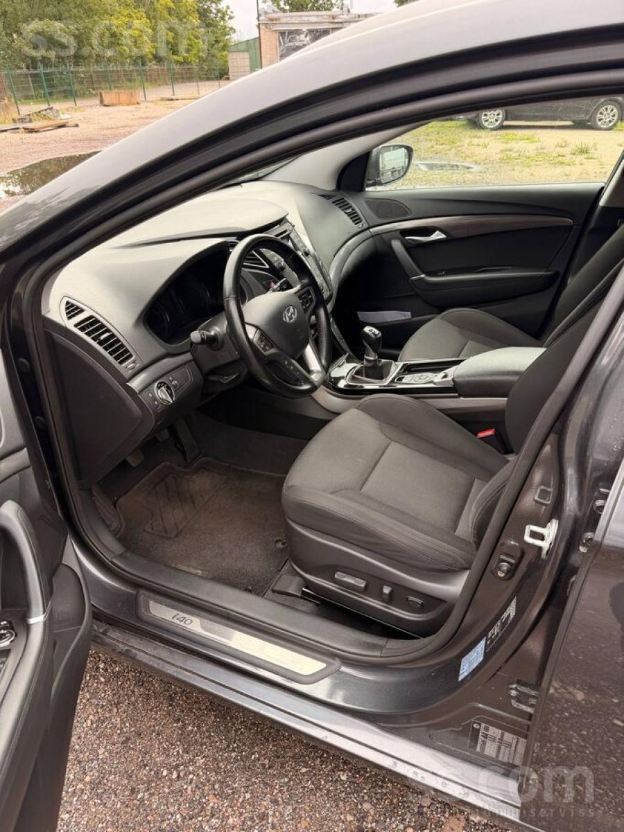 Grey Hyundai i40 2013 in Ventspils, with an engine capacity of 1.70 L and mileage of 144 thousand km for 7950 €, photo 12 on AUTOMOTO.COM.LV