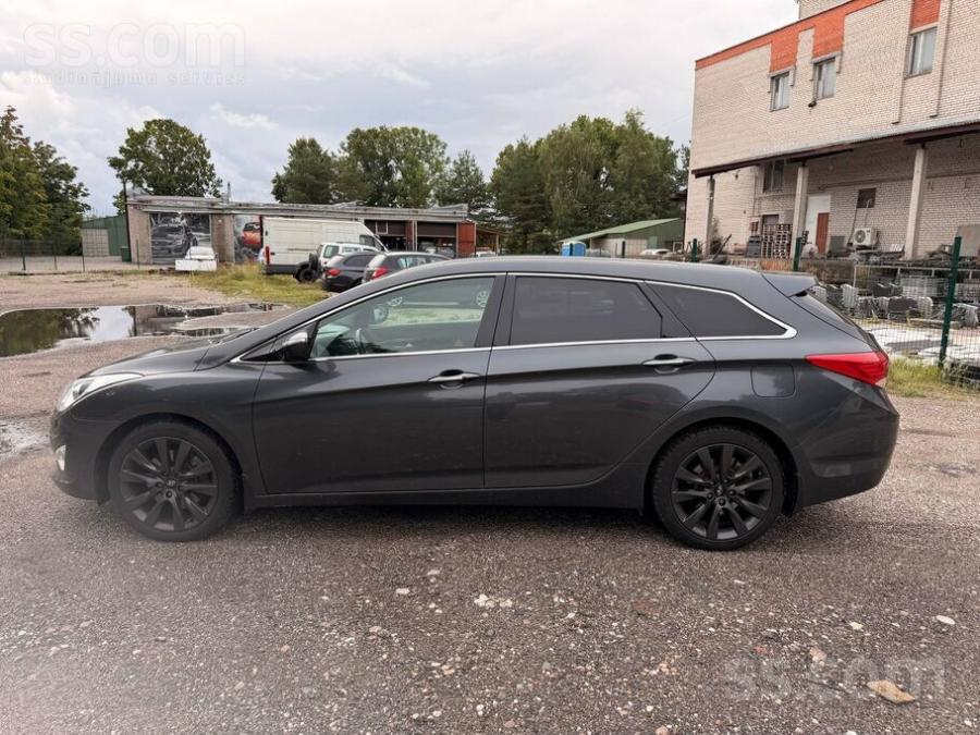 Grey Hyundai i40 2013 in Ventspils, with an engine capacity of 1.70 L and mileage of 144 thousand km for 7950 €, photo 13 on AUTOMOTO.COM.LV