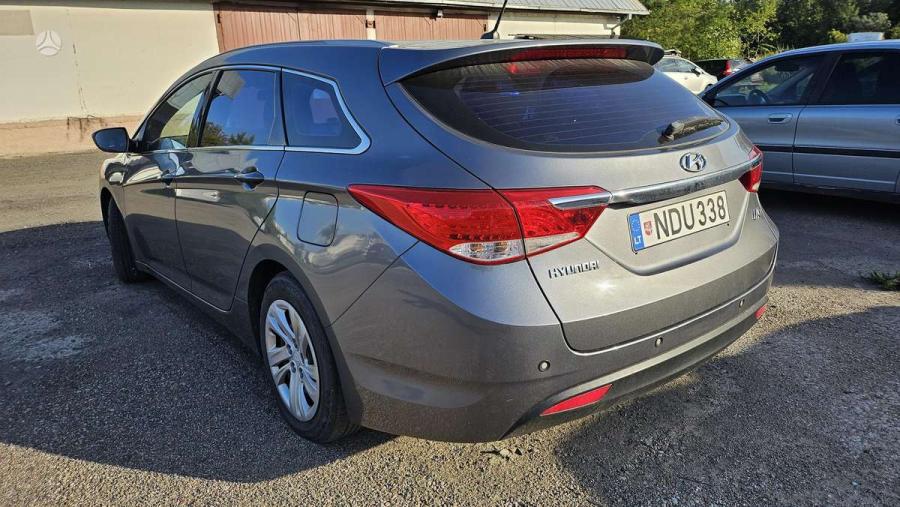Grey Hyundai i40 2013 in Kaunas, with an engine capacity of 1.59 L and mileage of 264 thousand km for 1999 €, photo 3 on AUTOMOTO.COM.LV
