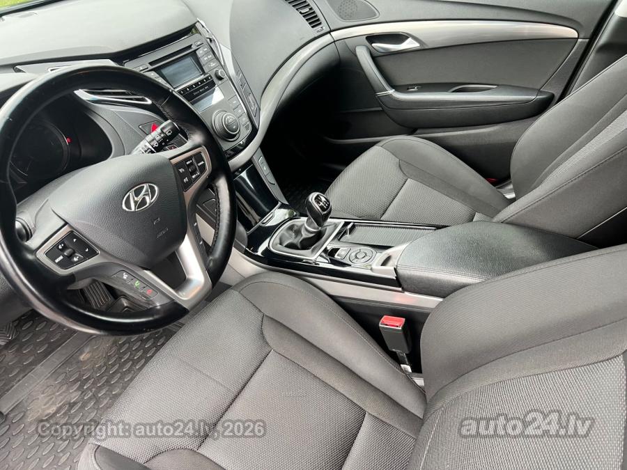 Grey Hyundai i40 2013 in Tallinn, with an engine capacity of 1.60 L and mileage of 119 thousand km for 7749 €, photo 3 on AUTOMOTO.COM.LV