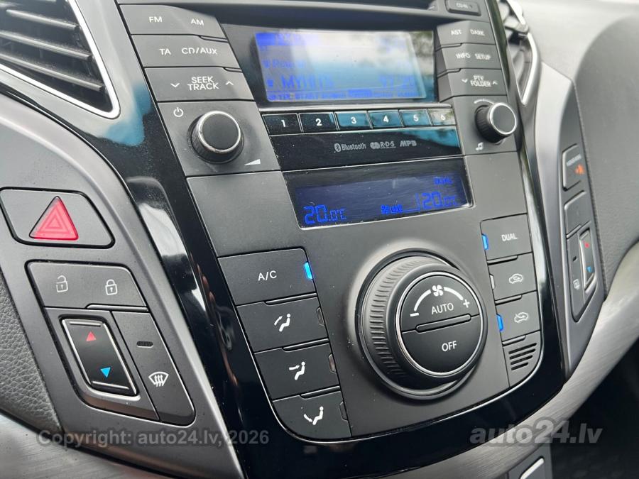 Grey Hyundai i40 2013 in Tallinn, with an engine capacity of 1.60 L and mileage of 119 thousand km for 7749 €, photo 5 on AUTOMOTO.COM.LV