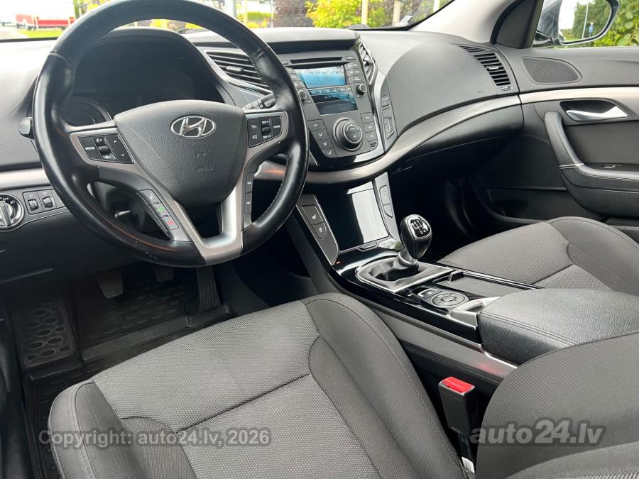 Grey Hyundai i40 2013 in Tallinn, with an engine capacity of 1.60 L and mileage of 119 thousand km for 7749 €, photo 9 on AUTOMOTO.COM.LV