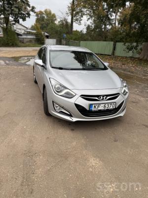 Pelēks Hyundai i40 2013 Rīga, ar dzinēja tilpumu 2.00 L un nobraukumu 194 tūkst. km par 4800 €, foto 3 vietnē AUTOMOTO.COM.LV