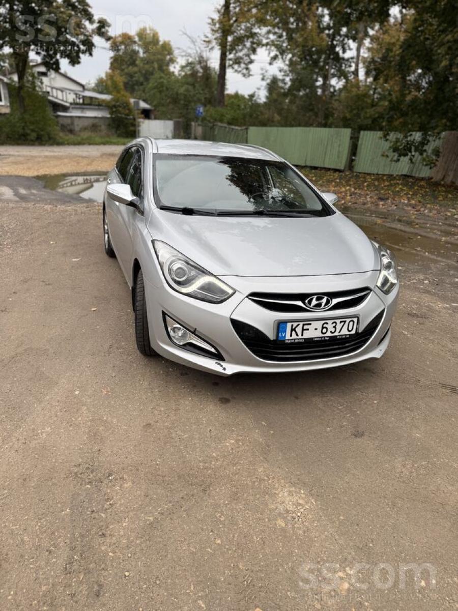Pelēks Hyundai i40 2013 Rīga, ar dzinēja tilpumu 2.00 L un nobraukumu 194 tūkst. km par 4800 €, foto 3 vietnē AUTOMOTO.COM.LV