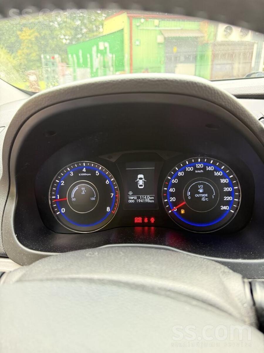 Pelēks Hyundai i40 2013 Rīga, ar dzinēja tilpumu 2.00 L un nobraukumu 194 tūkst. km par 4800 €, foto 5 vietnē AUTOMOTO.COM.LV