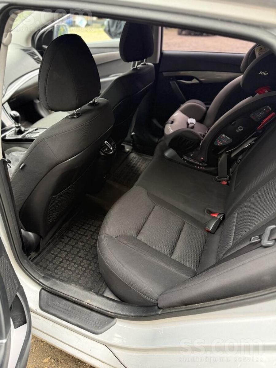 Pelēks Hyundai i40 2013 Rīga, ar dzinēja tilpumu 2.00 L un nobraukumu 194 tūkst. km par 4800 €, foto 7 vietnē AUTOMOTO.COM.LV