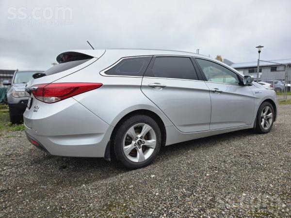 Pelēks Hyundai i40 2013 Rīga, ar dzinēja tilpumu 1.70 L un nobraukumu 0 tūkst. km par 2600 €, foto 4 vietnē AUTOMOTO.COM.LV