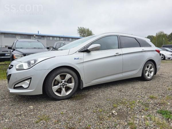 Pelēks Hyundai i40 2013 Rīga, ar dzinēja tilpumu 1.70 L un nobraukumu 0 tūkst. km par 2600 €, foto 7 vietnē AUTOMOTO.COM.LV