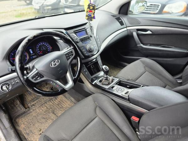 Pelēks Hyundai i40 2013 Rīga, ar dzinēja tilpumu 1.70 L un nobraukumu 0 tūkst. km par 2600 €, foto 9 vietnē AUTOMOTO.COM.LV