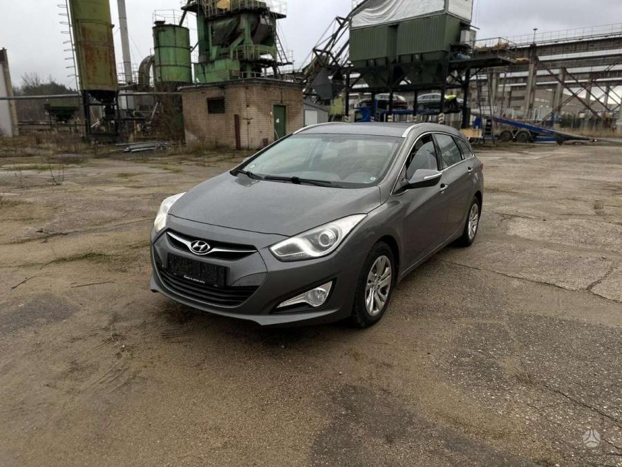 Grey Hyundai i40 2014 in Vilnius, with an engine capacity of 1.69 L and mileage of 523 thousand km for 2800 €, photo 2 on AUTOMOTO.COM.LV