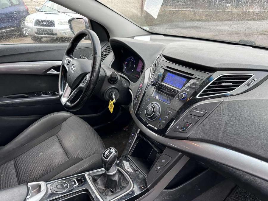 Grey Hyundai i40 2014 in Vilnius, with an engine capacity of 1.69 L and mileage of 523 thousand km for 2800 €, photo 9 on AUTOMOTO.COM.LV