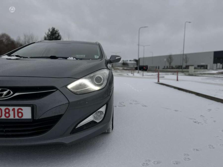 Pelēks Hyundai i40 2014 Viļņa, ar dzinēja tilpumu 1.69 L un nobraukumu 523 tūkst. km par 2850 €, foto 3 vietnē AUTOMOTO.COM.LV