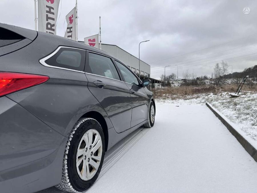 Pelēks Hyundai i40 2014 Viļņa, ar dzinēja tilpumu 1.69 L un nobraukumu 523 tūkst. km par 2850 €, foto 10 vietnē AUTOMOTO.COM.LV