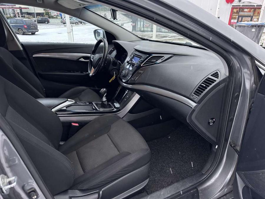 Pelēks Hyundai i40 2014 Viļņa, ar dzinēja tilpumu 1.69 L un nobraukumu 523 tūkst. km par 2850 €, foto 13 vietnē AUTOMOTO.COM.LV